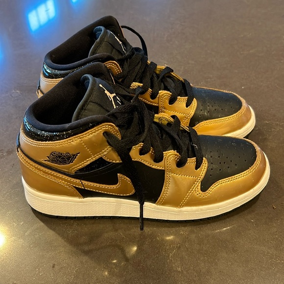 Nike | Shoes | Nike Air Jordan Mid Se Gs | Poshmark